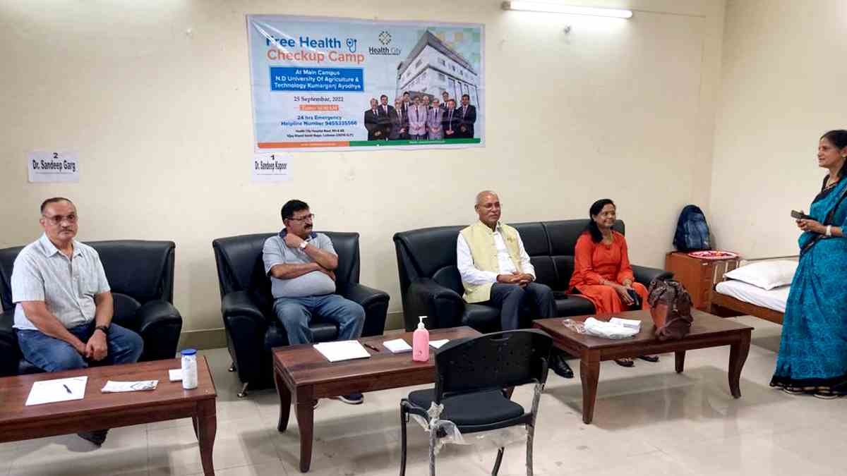 अयोध्या: कृषि विश्वविद्यालय में लखनऊ के 11 विशेषज्ञ डॉक्टरों ने की ...